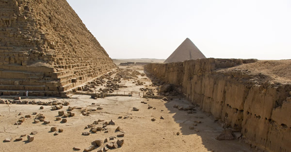 Pyramid Complex - Giza Plateau, Egypt | Megalithic Builders